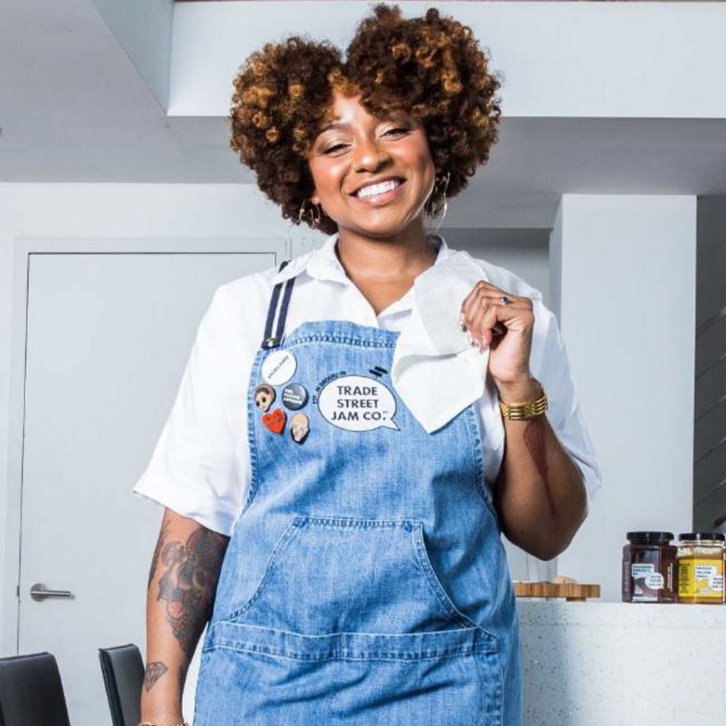 Working in Professional Kitchens: The Importance of Wearing Aprons ...